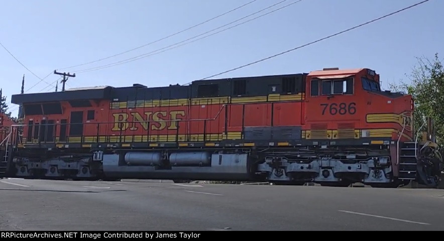 BNSF 7686